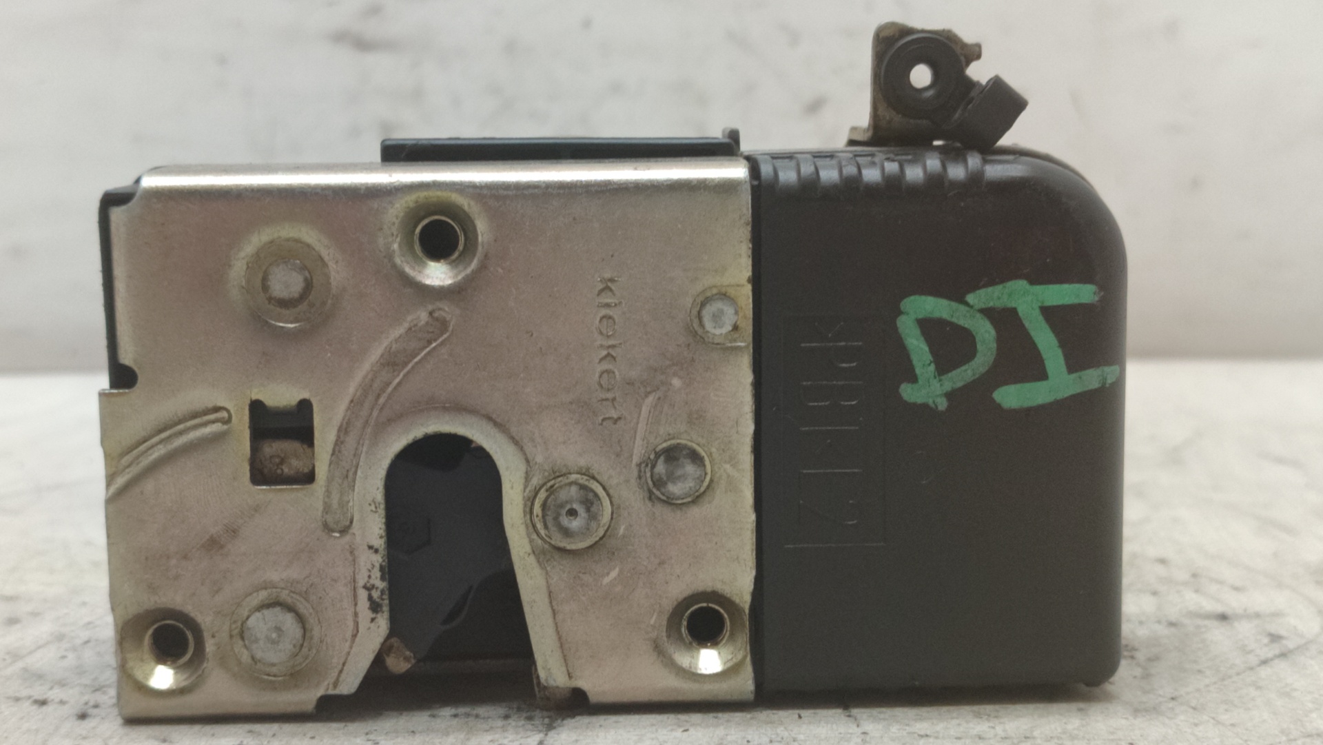 Front left lock PEUGEOT 306 Hatchback (7A, 7C, N3, N5) 17753599 | B-Parts