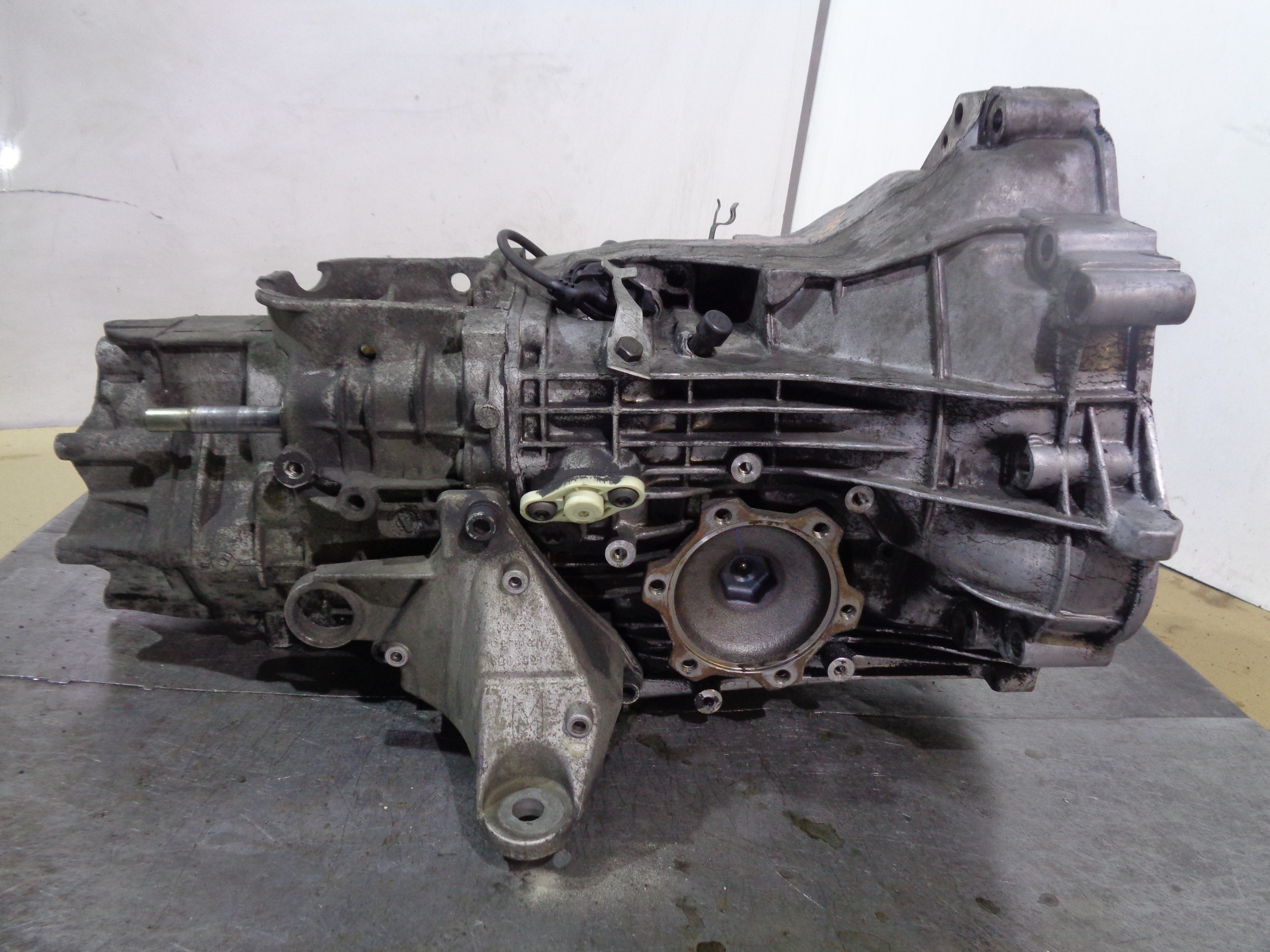 Manual gearbox AUDI A4 B5 (8D2) 1.9 TDI 11690230 | B-Parts