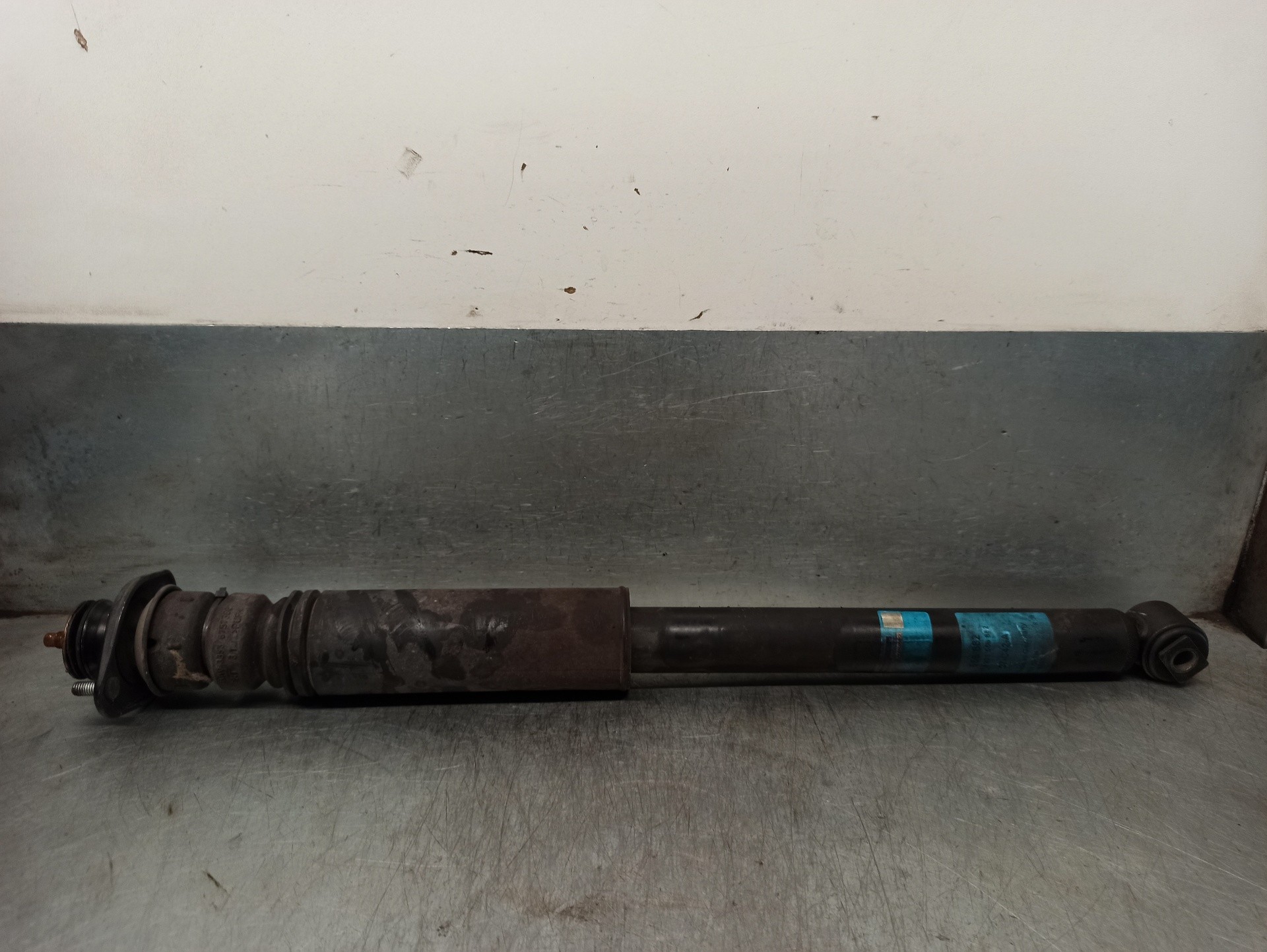 Left rear shock absorber BMW 3 (E46) 320 d 15179555 | B-Parts