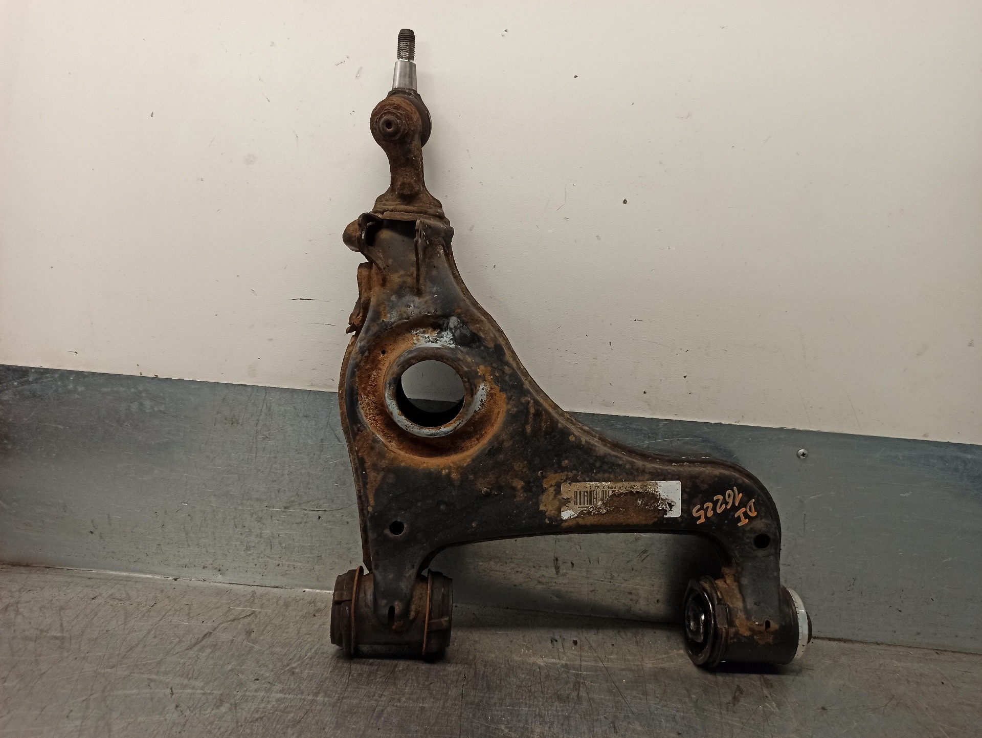 Left front suspension arm MERCEDES-BENZ E-CLASS (W210) E 320 (210.055 ...