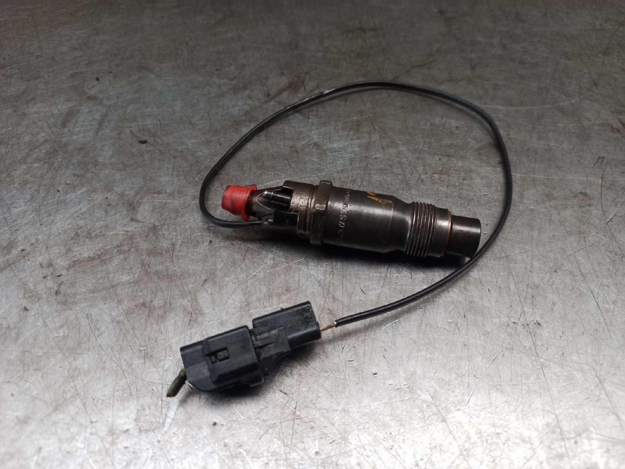 Injector JEEP GRAND CHEROKEE II (WJ, WG) 3.1 TD 4x4 8263709 | B-Parts