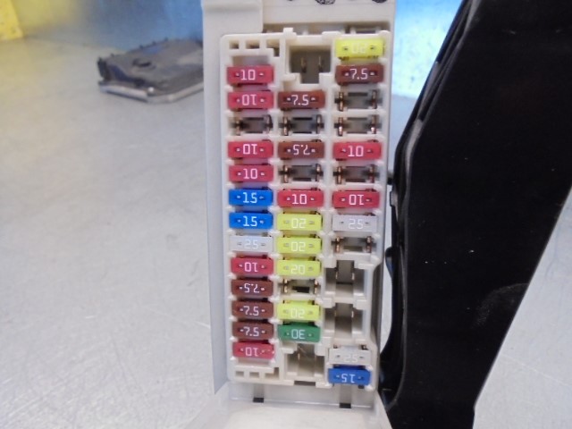 Fuse box TOYOTA AURIS (_E15_) 1.8 Hybrid (ZWE150_) 8355716 | B-Parts