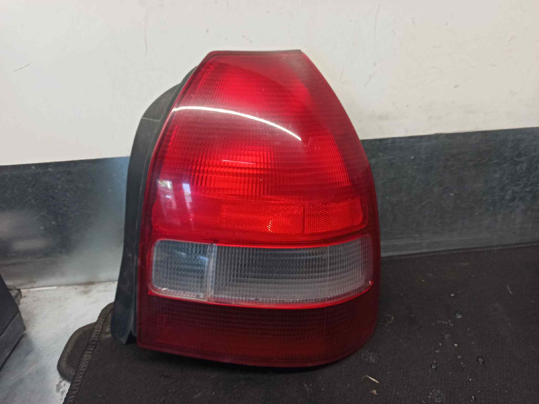 Right taillight HONDA CIVIC VI Hatchback (EJ, EK) 1.4 i S (EJ9) 7225954 ...