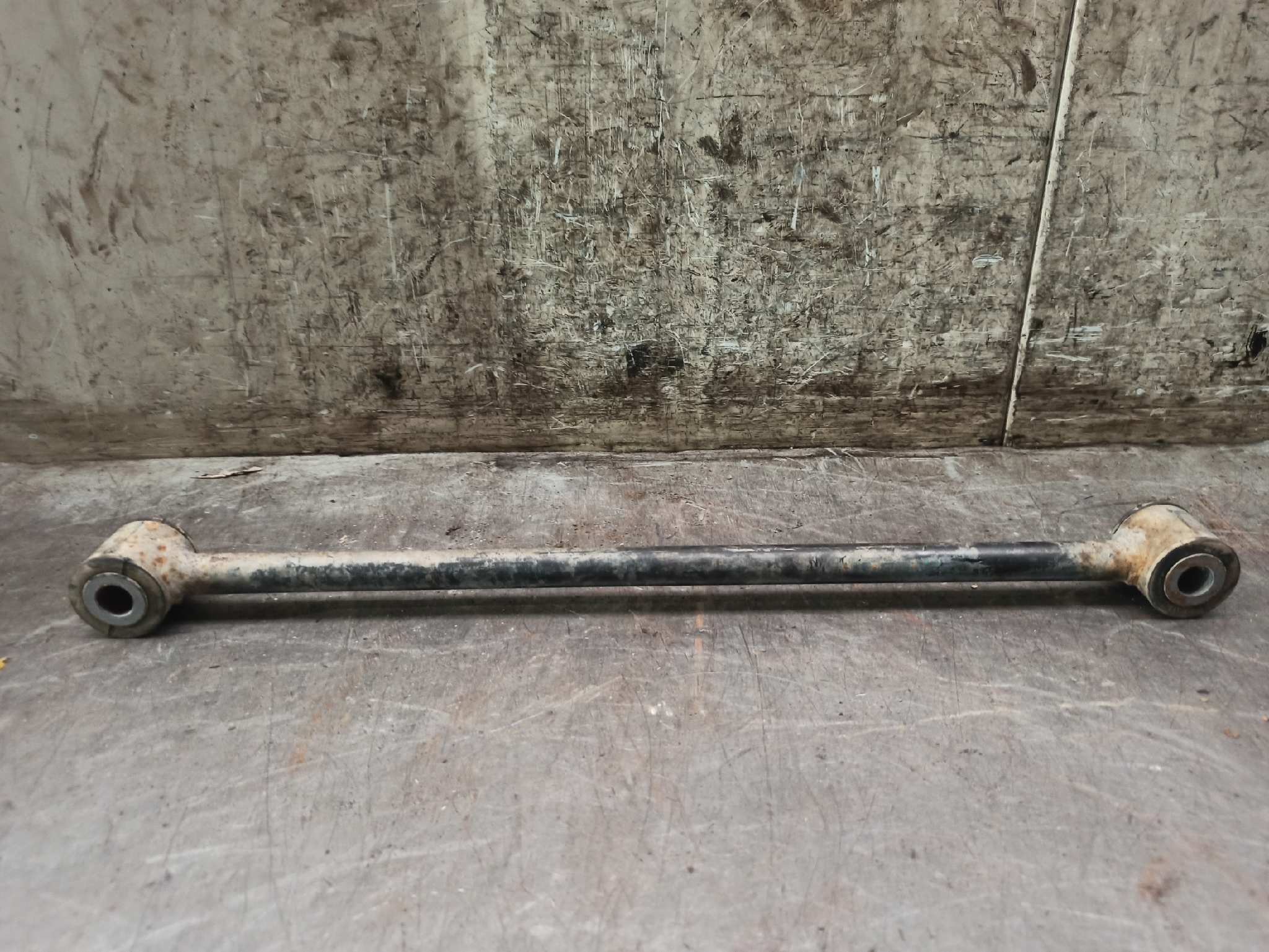 Left rear suspension arm NISSAN X-TRAIL (T30) 2.2 dCi 4x4 8183194 | B-Parts