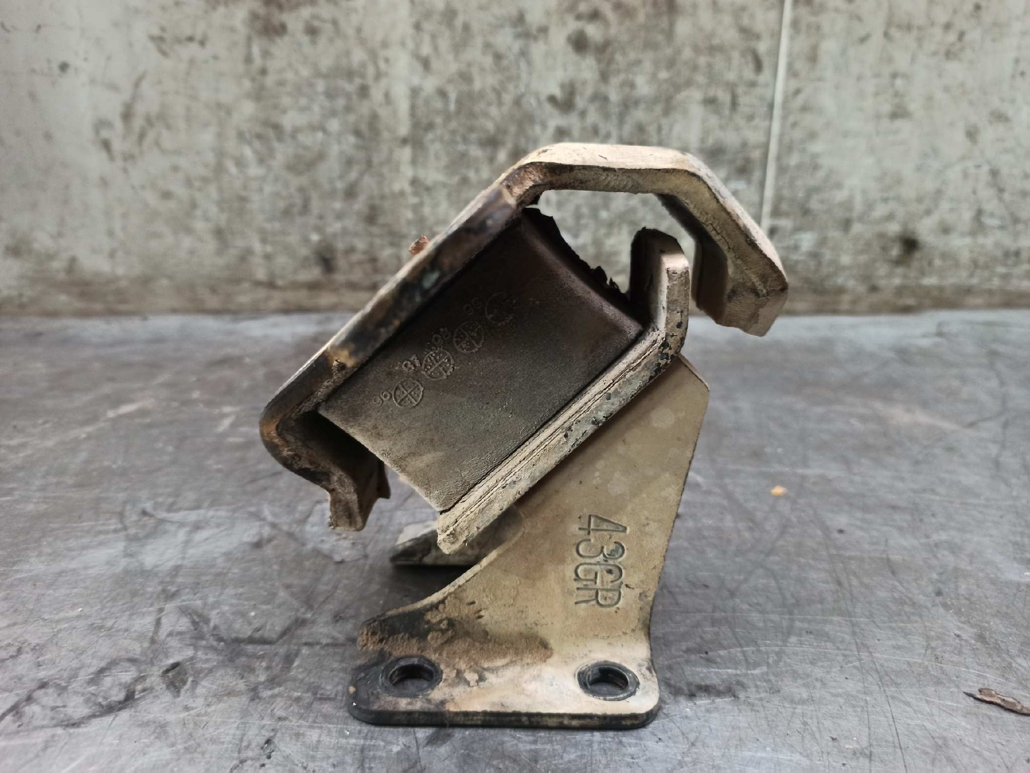 Engine mount NISSAN PICK UP (D22) 2.5 TD 4WD 8763280 | B-Parts
