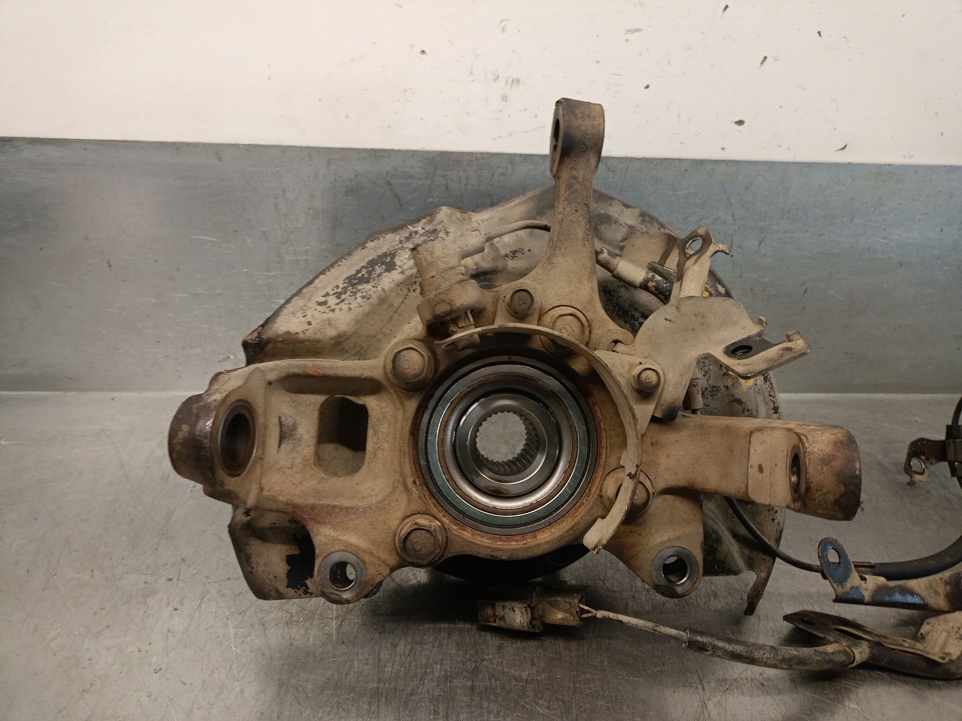 Right front steering knuckle MITSUBISHI L200 / TRITON (KA_T, KB_T ...