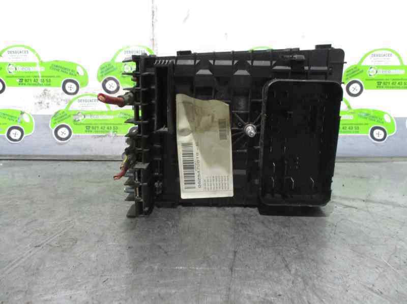Fuse box VW CADDY III Box Body/MPV (2KA, 2KH, 2CA, 2CH) 1.9 TDI 2106760 ...