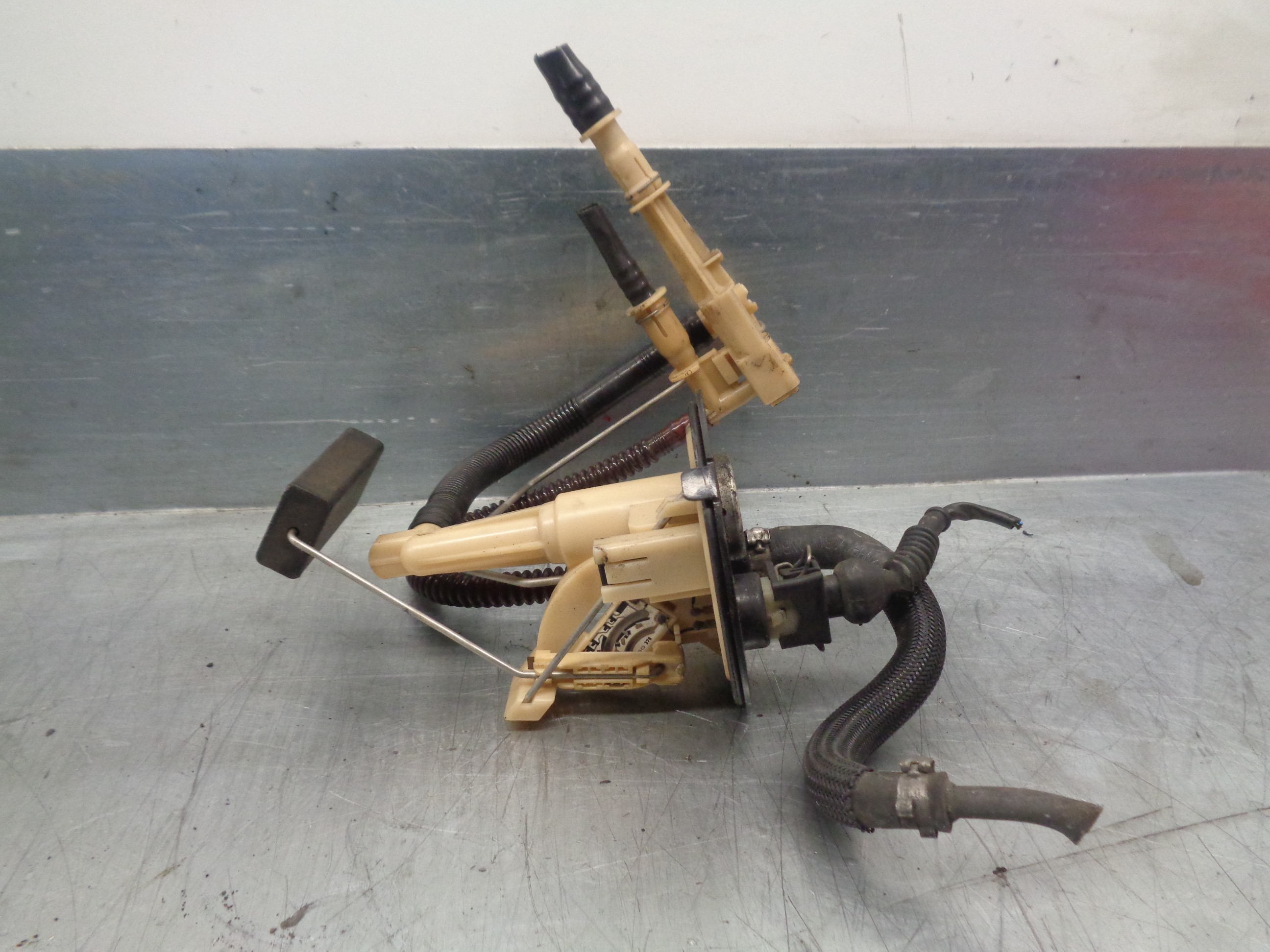 Fuel pump MERCEDES-BENZ C-CLASS (W202) C 180 (202.018) 12190594 | B-Parts