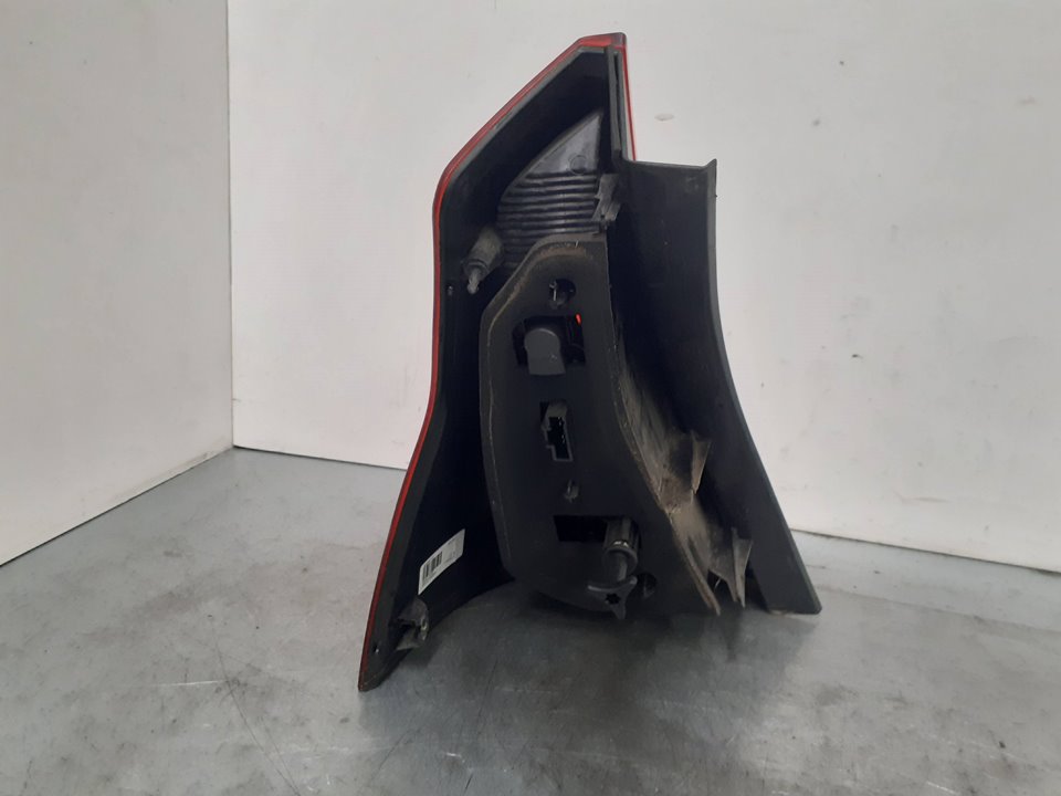 Piloto trasero derecho DACIA SANDERO 1.5 dCi 8200734824 | B-Parts