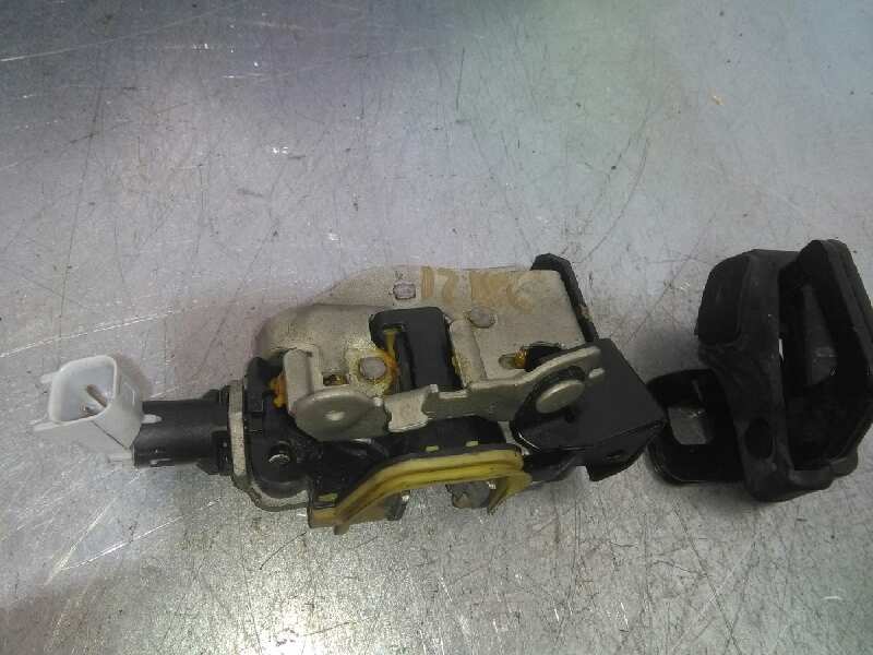 Tailgate lock LAND ROVER DISCOVERY III (L319) 2.7 TD 4x4 6113523 | B-Parts