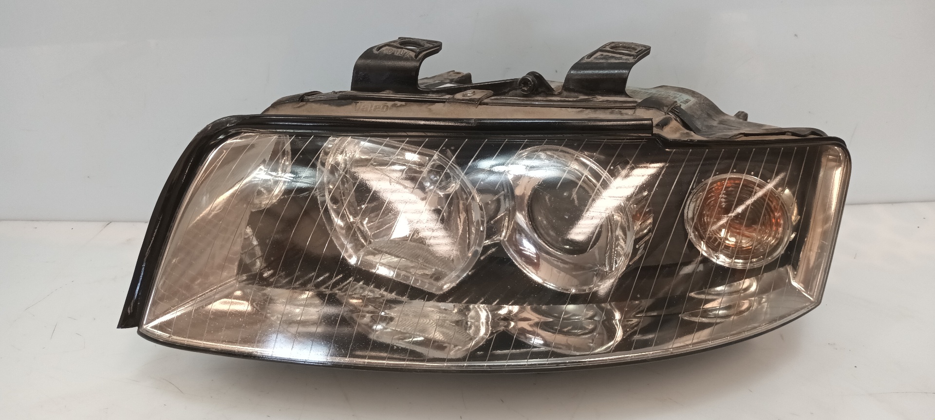 Optica esquerda AUDI A4 B6 (8E2) 1.9 TDI 26960353 | B-Parts