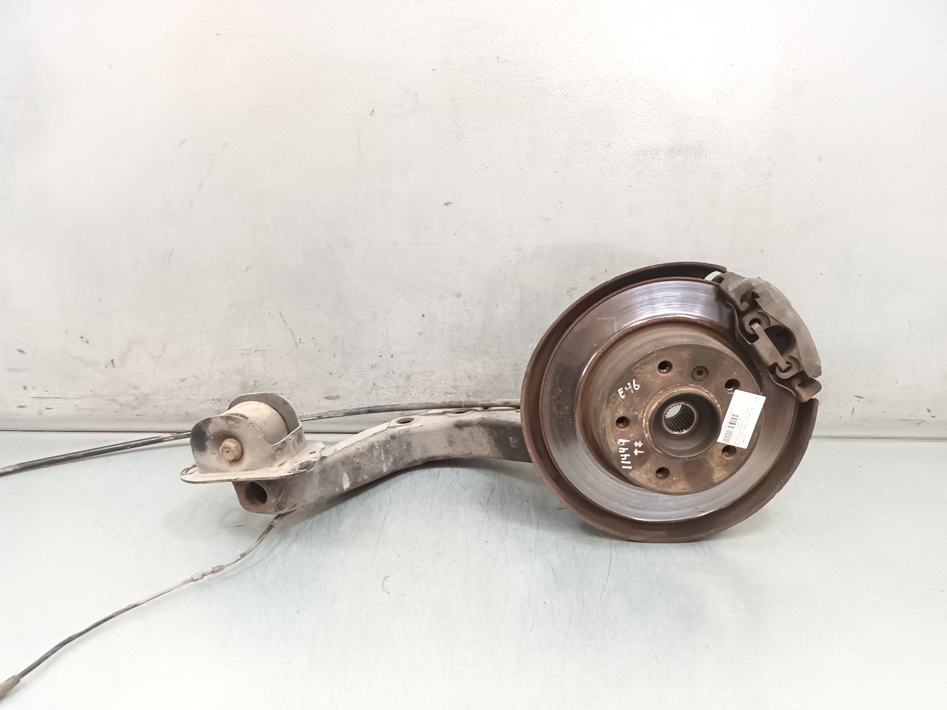 Left rear steering knuckle BMW 3 (E46) 318 i 17333431 | B-Parts