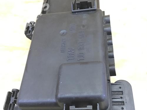 Fuse box VW GOLF IV (1J1) 1.4 16V 10033448 | B-Parts