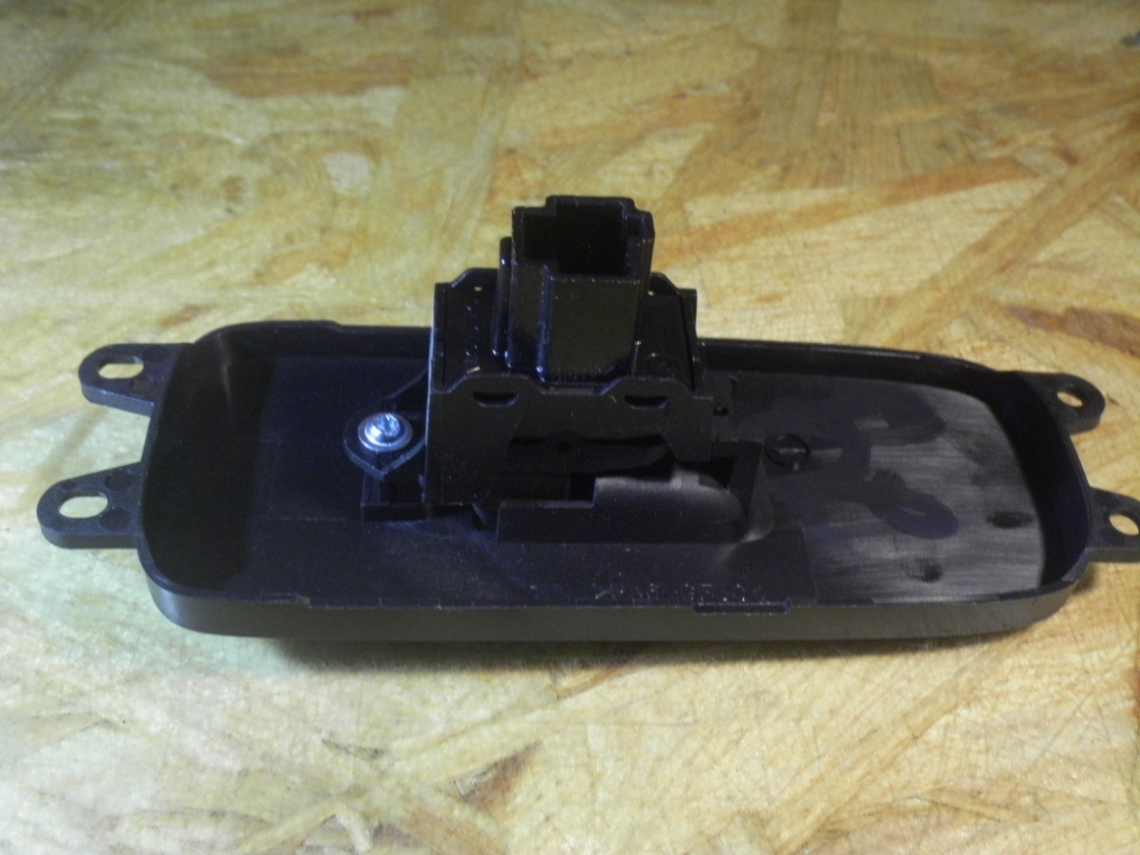 Switch VOLVO V50 (545) 2.0 D 2579464 | B-Parts