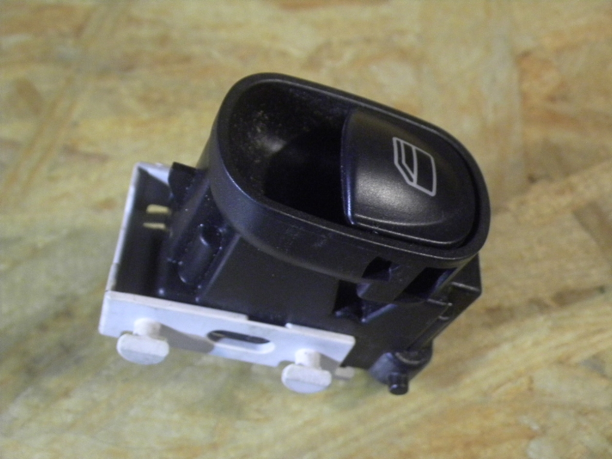 Switch MERCEDES-BENZ CLK (C209) 270 CDI (209.316) 2790110 | B-Parts
