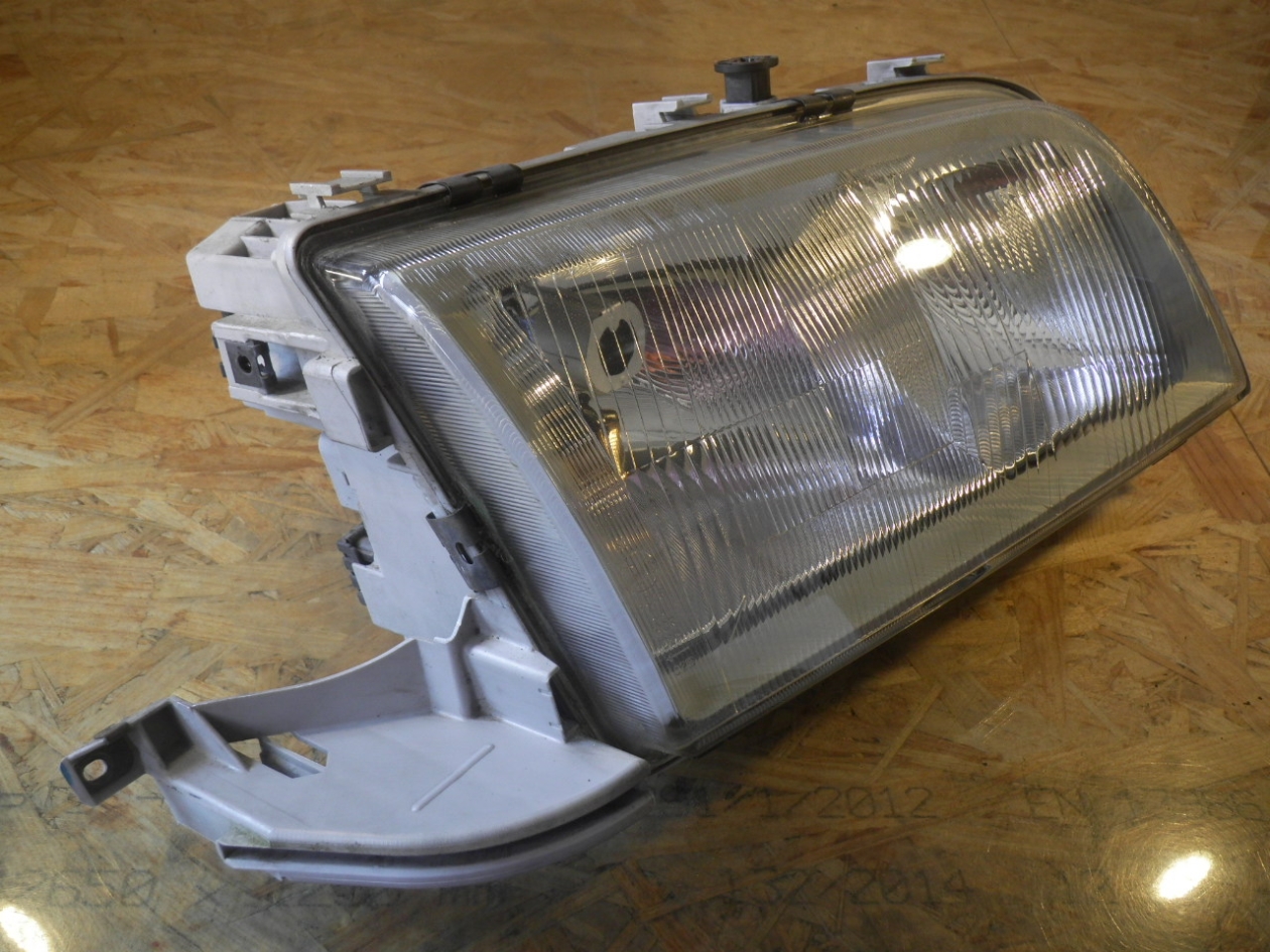Right headlight MERCEDES-BENZ C-CLASS (W202) C 180 (202.018) MERCEDES ...
