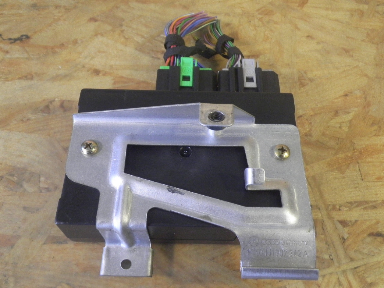 Control unit VW GOLF IV (1J1) 1.4 16V 3200018 | B-Parts