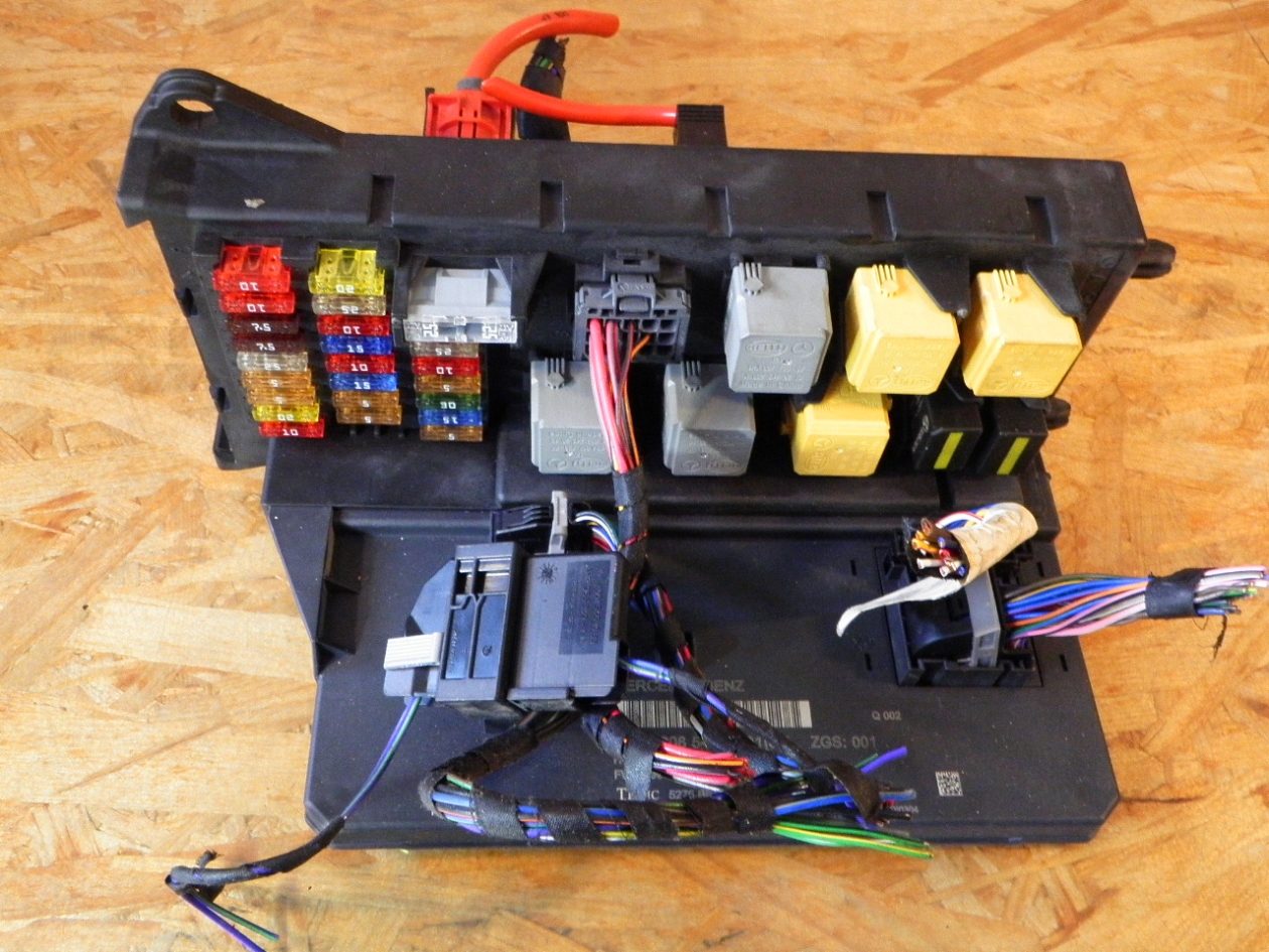 Fuse box MERCEDES-BENZ SPRINTER 3-t Van (B906) 213 CDI (906.611, 906.613) 3511003 | B-Parts