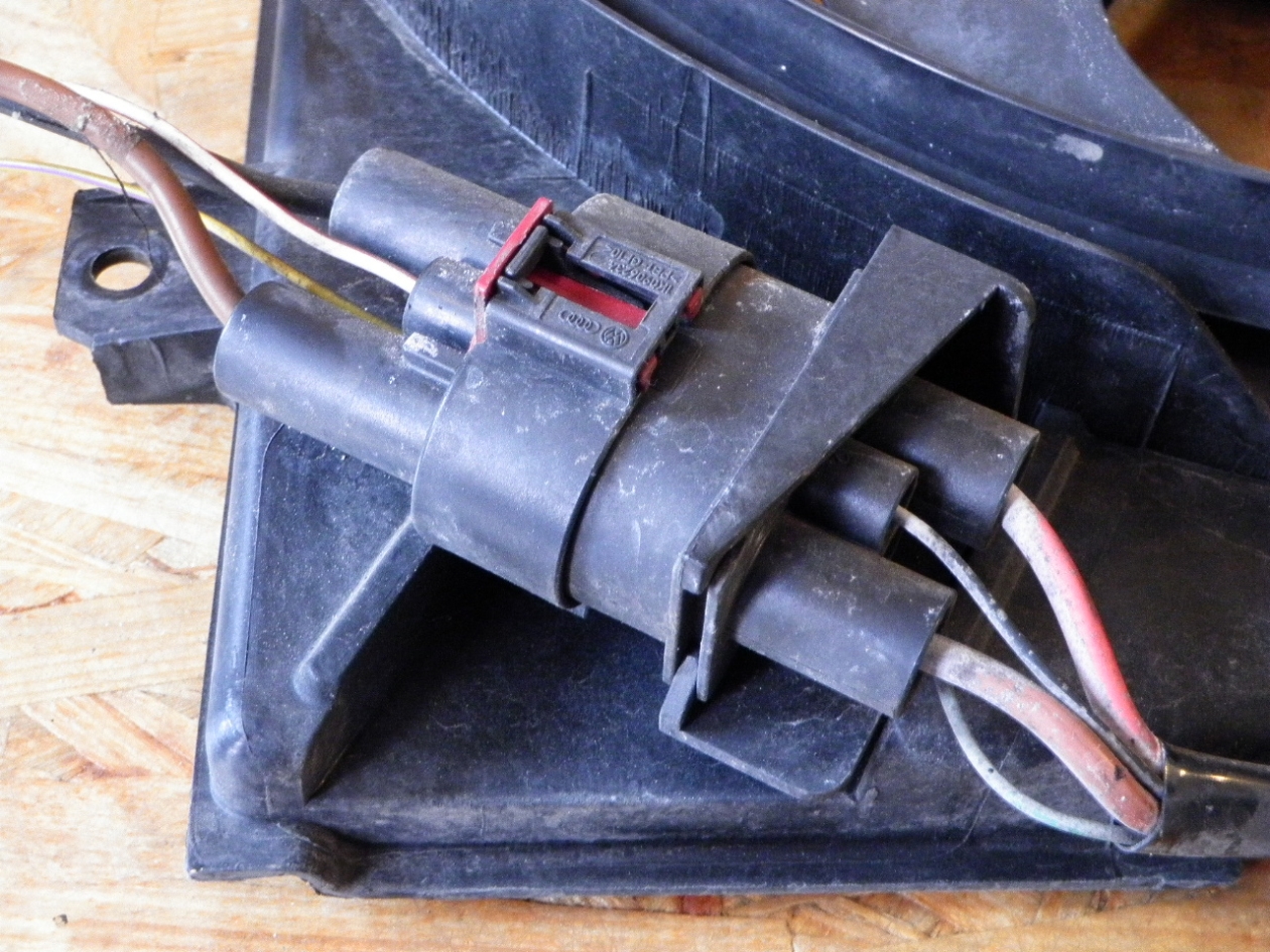 Radiator fan VW PASSAT B6 Variant (3C5) 2.0 TDI VW: 1K0121207AT | B-Parts