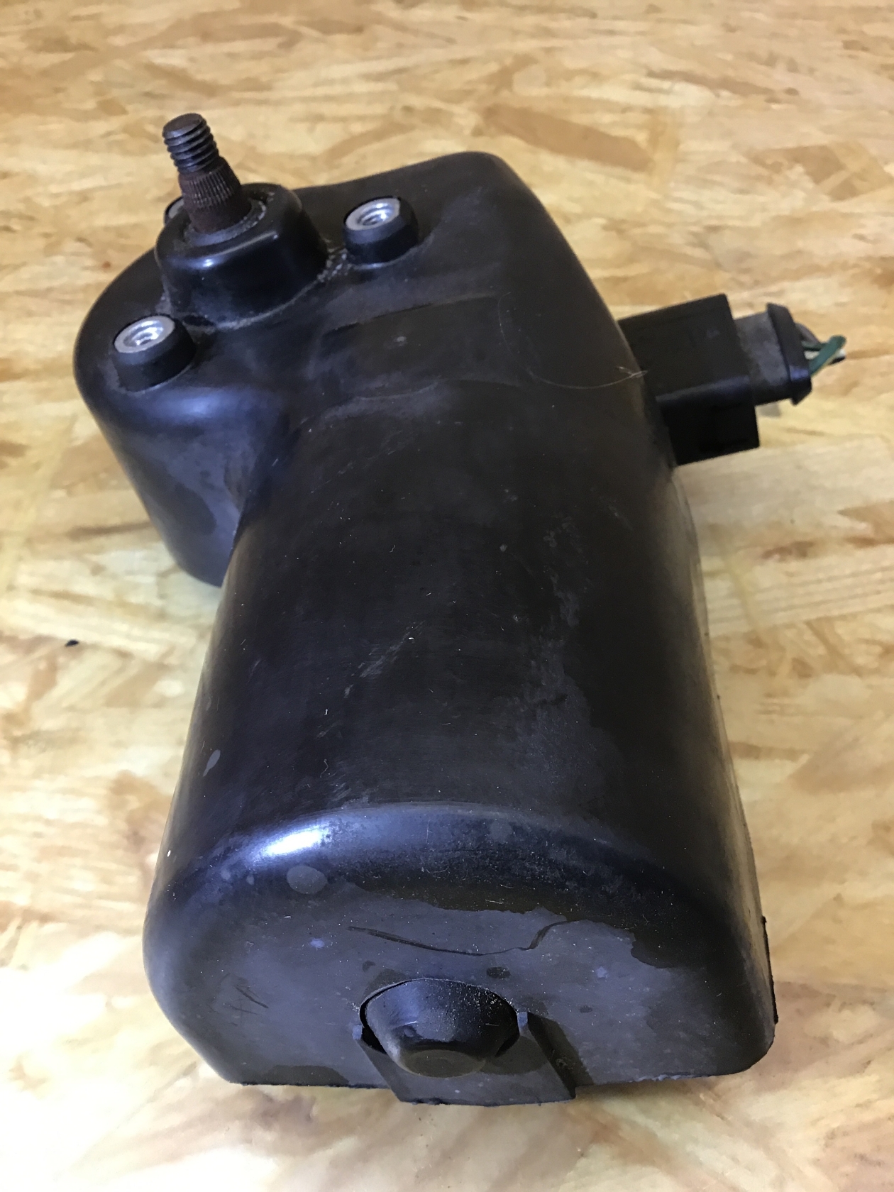 Front wiper motor VW FOX Hatchback (5Z1, 5Z3, 5Z4) 1.2 10722388 | B-Parts