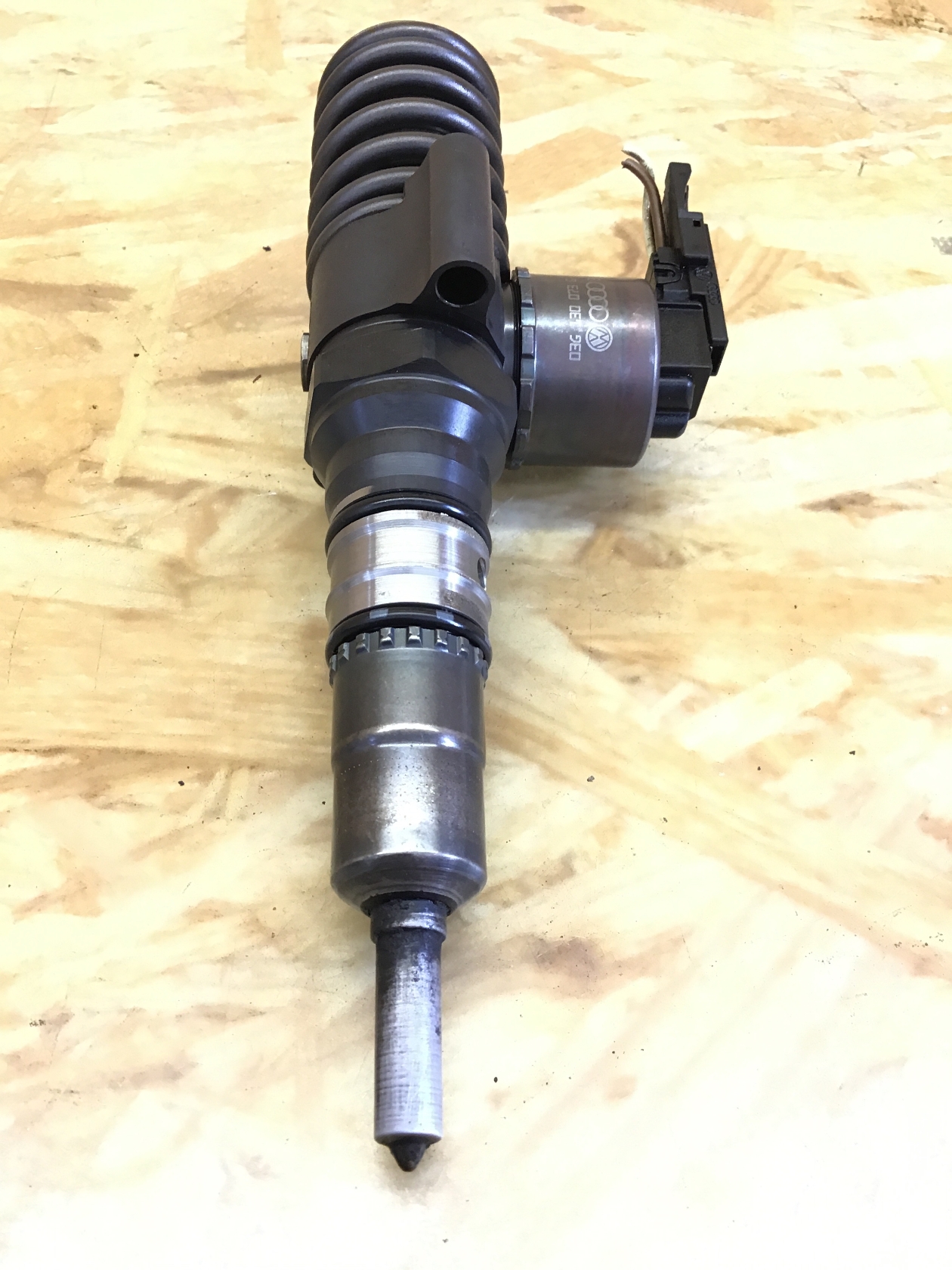 Injection rail VW TOURAN (1T1, 1T2) 2.0 TDI 16V 10214623 | B-Parts