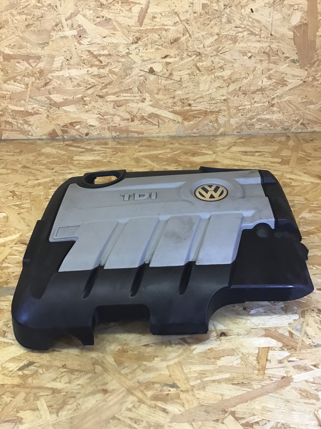 Engine cover VW PASSAT B6 Variant (3C5) 2.0 TDI 10077333 | B-Parts