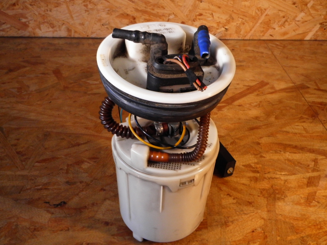 Fuel pump VW POLO (6N2) 1.4 4249880 | B-Parts