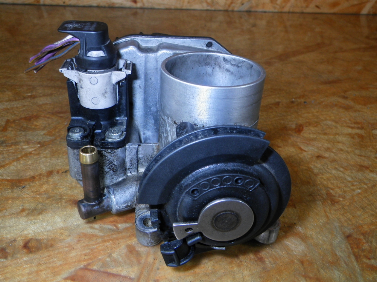 Throttle body VW GOLF IV (1J1) 1.4 16V 4499863 | B-Parts