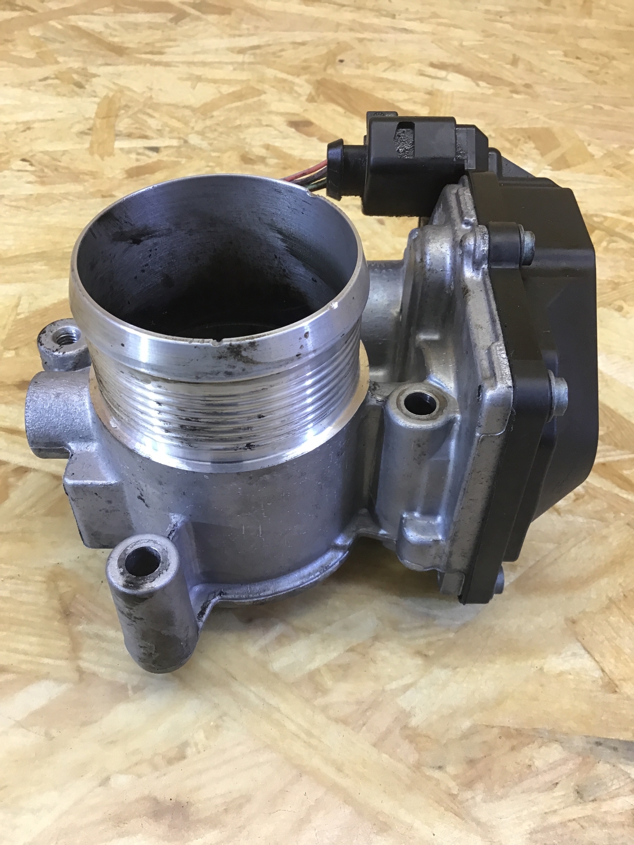 Throttle body AUDI A4 B8 (8K2) 2.0 TDI 9159316 | B-Parts