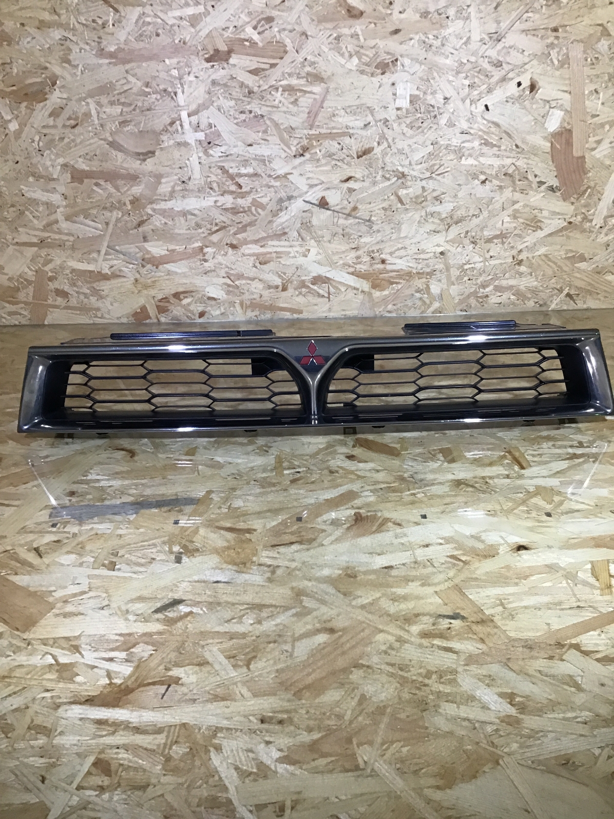 Front grille MITSUBISHI GALANT VIII (EA_) 2.5 V6 24V (EA5A) 8189725 | B ...