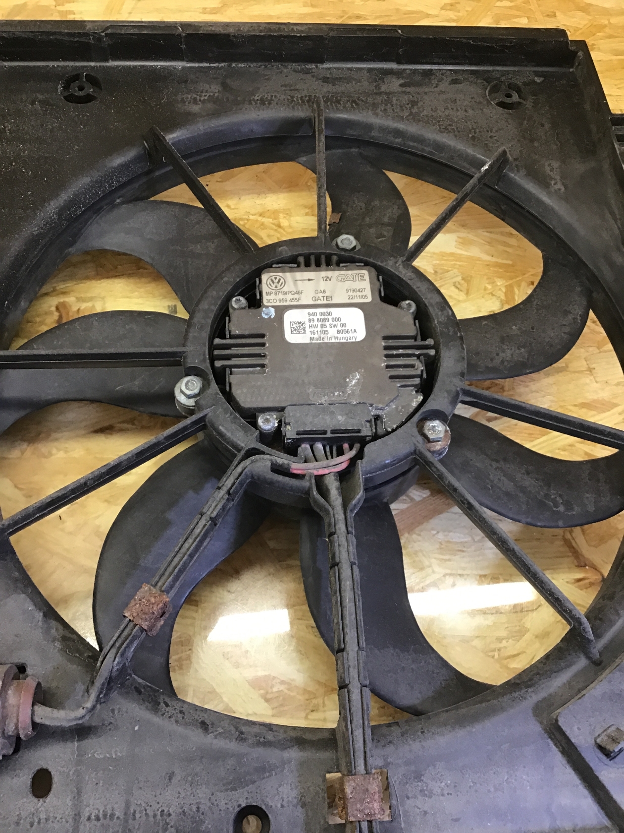 Radiator fan VW PASSAT B6 Variant (3C5) 2.0 TDI 9703685 | B-Parts