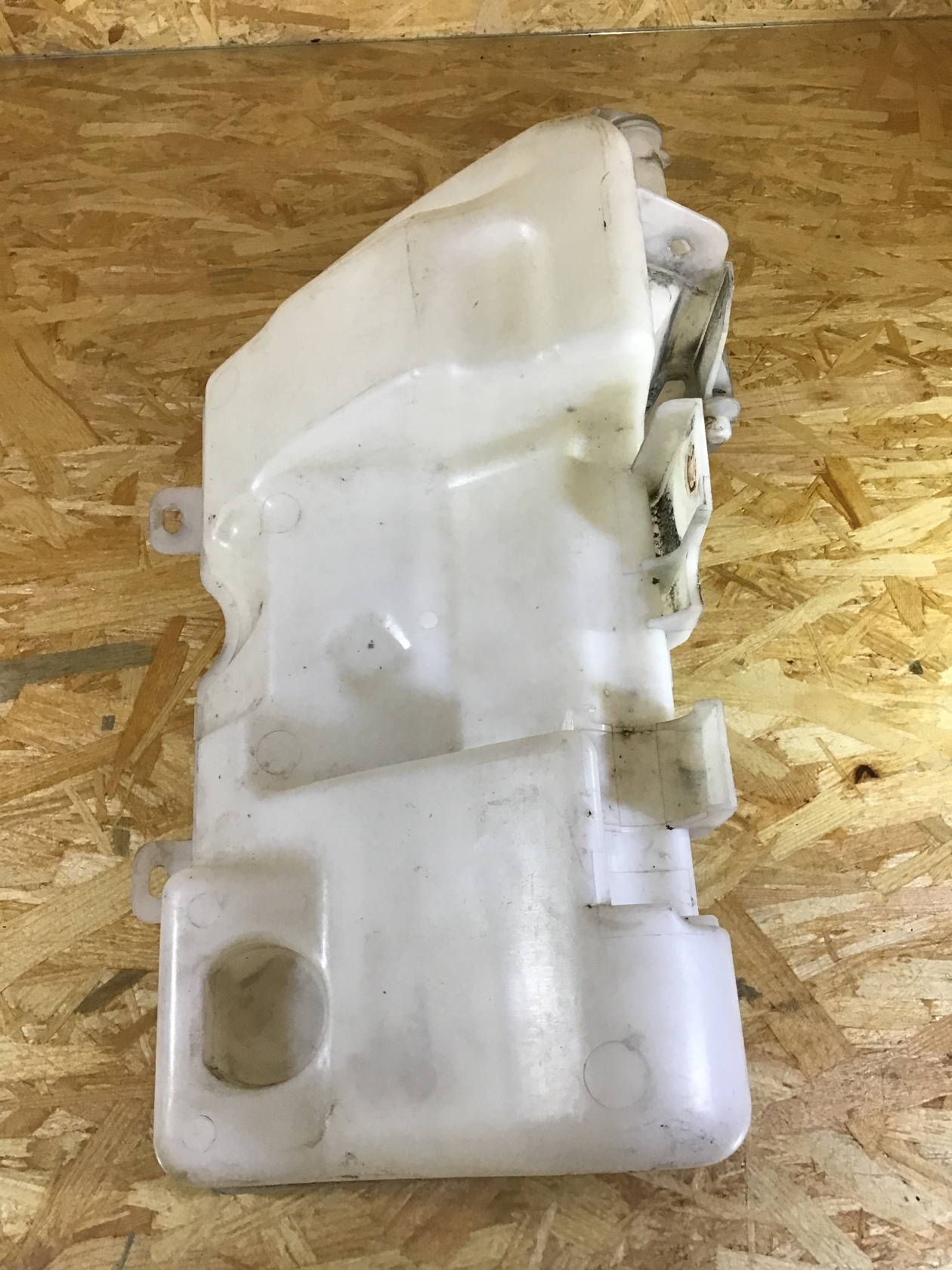 Windscreen washer tank MITSUBISHI COLT VI (Z3_A, Z2_A) 1.3 (Z21A ...