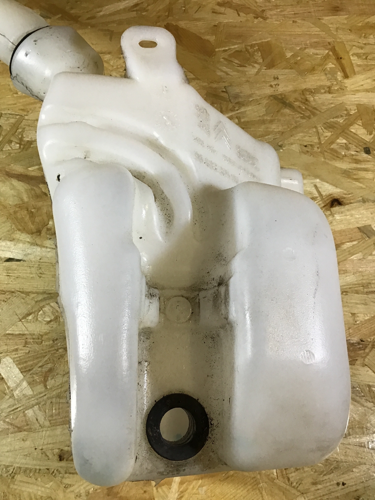 Windscreen washer tank PEUGEOT 207 SW (WK_) 1.6 HDi 6790142 | B-Parts