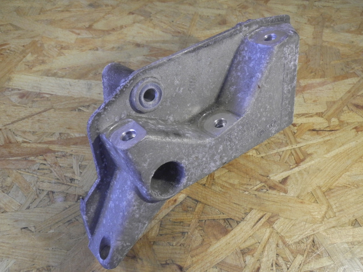 Engine mount VW POLO (9N_) 1.4 16V 4788611 | B-Parts
