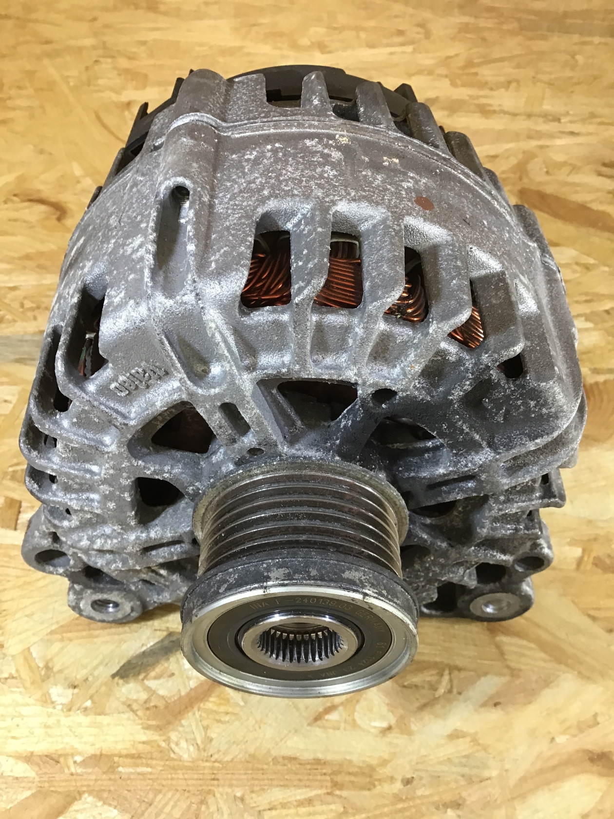 Alternator VW GOLF VI (5K1) 1.4 TSI 8368074 | B-Parts