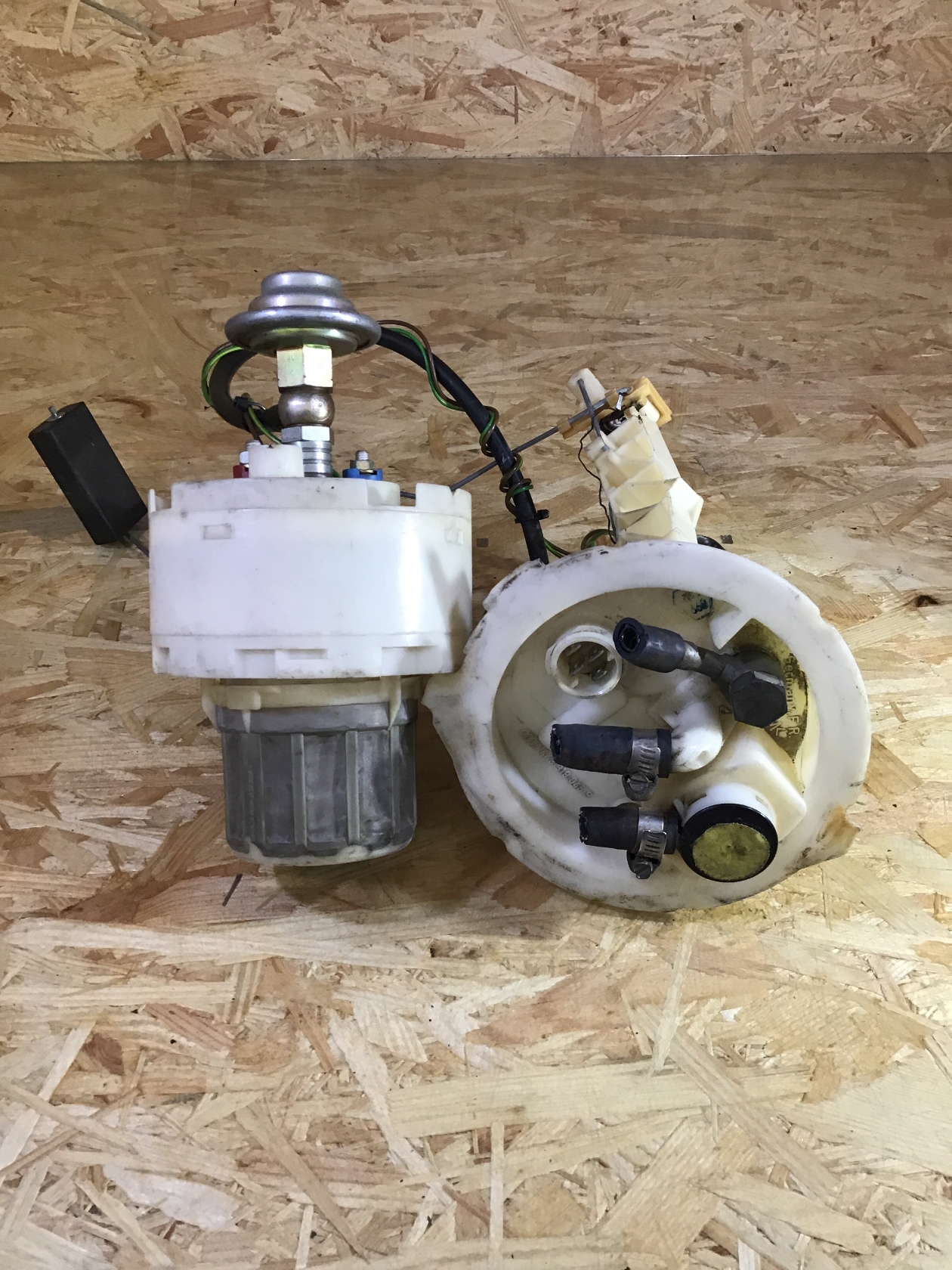 Pompe à carburant AUDI 100 C4 Saloon (4A2) 2.0 8063740 | B-Parts