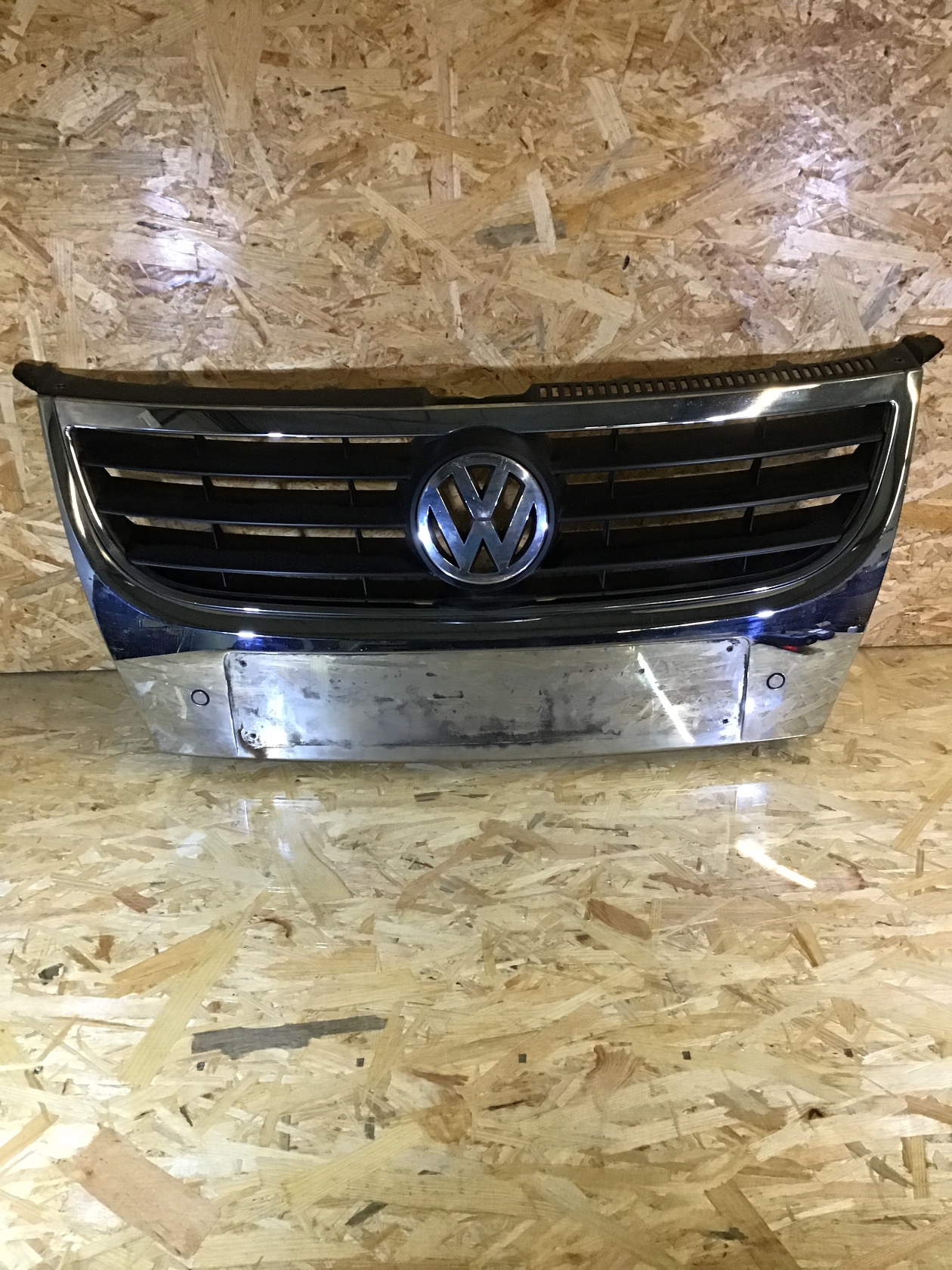 Front grille VW TOURAN (1T1, 1T2) 1.9 TDI 6781562 | B-Parts