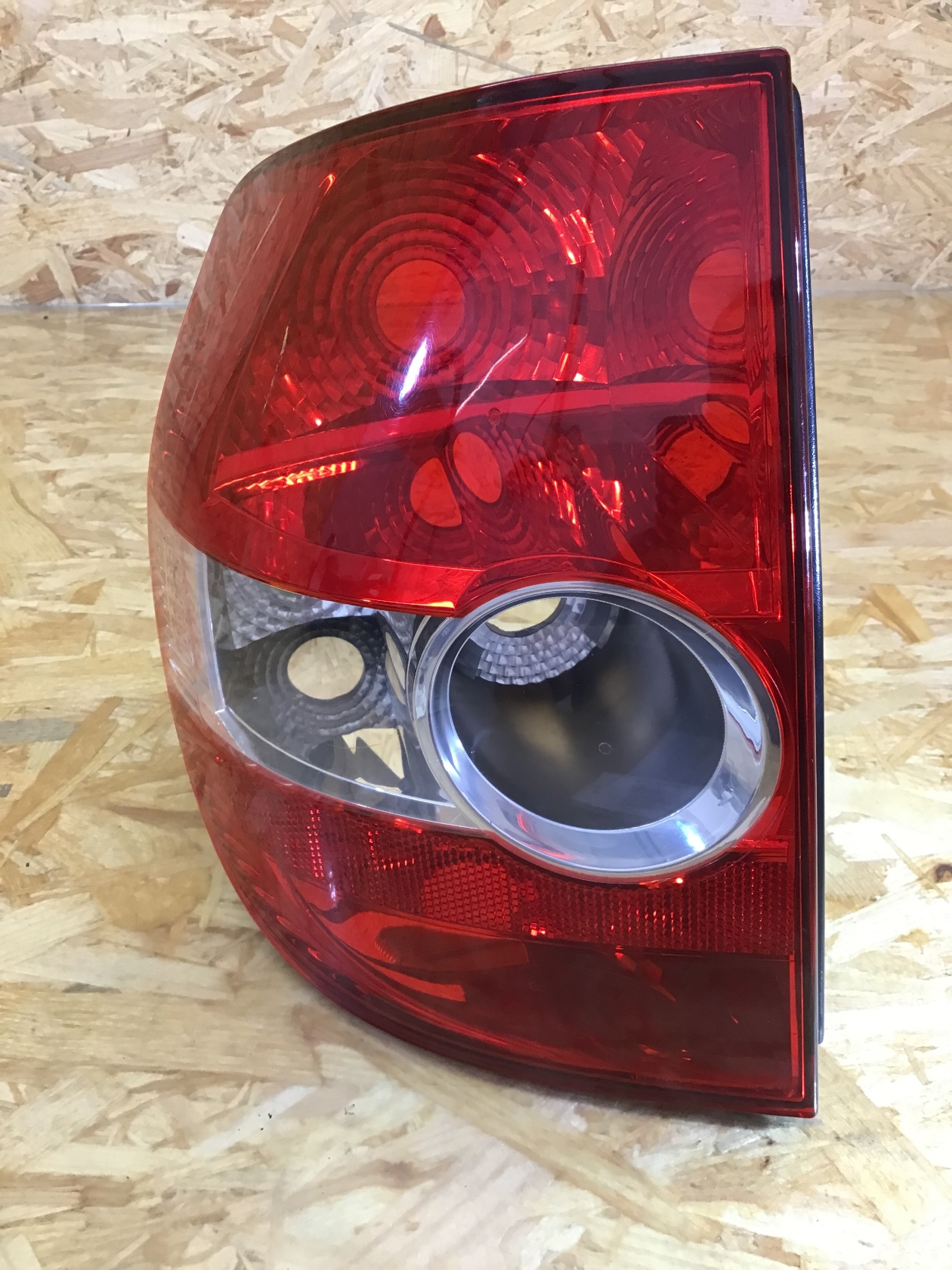 Left taillight VW FOX Hatchback (5Z1, 5Z3, 5Z4) 1.2 10097460 | B-Parts