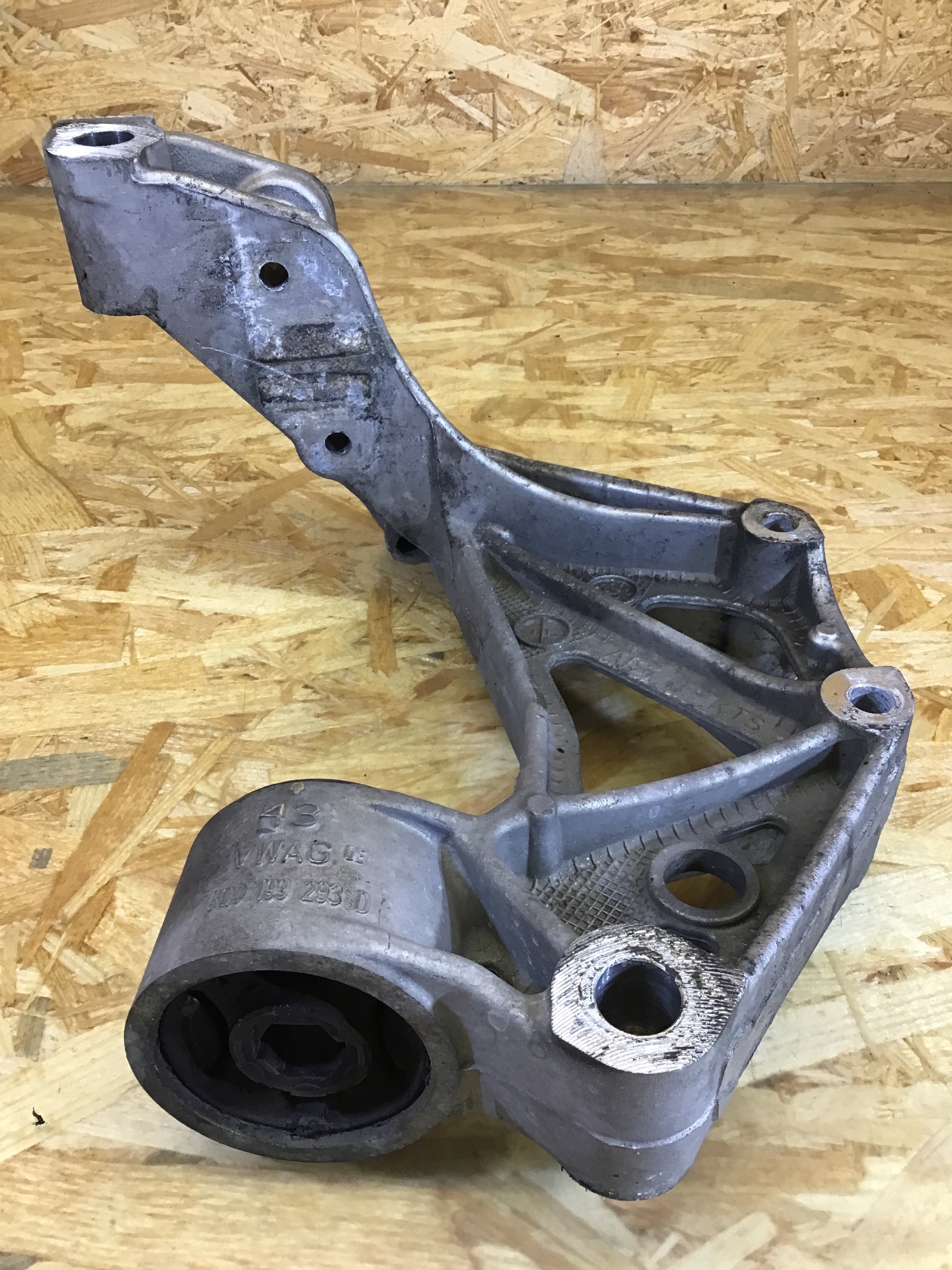 Left front suspension arm VW POLO (9N_, 9A_) 1.2 12V 11424656 | B-Parts