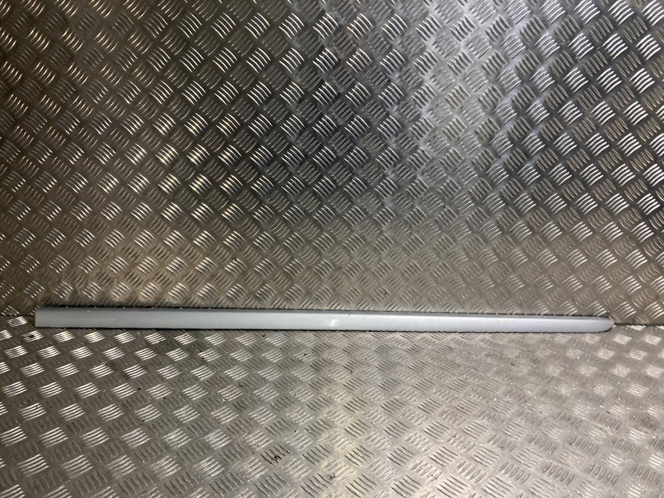 Front right wheel arch trim PEUGEOT 407 Coupe (6C_) 2.7 HDi 31599795 ...