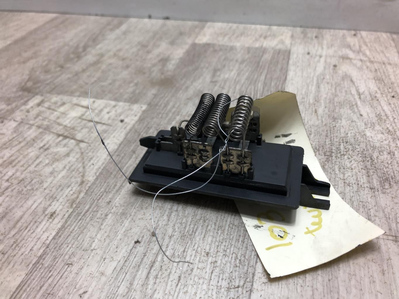 Heater resistor RENAULT TWINGO I (C06_) 1.2 (C066, C068) 15784209 | B-Parts