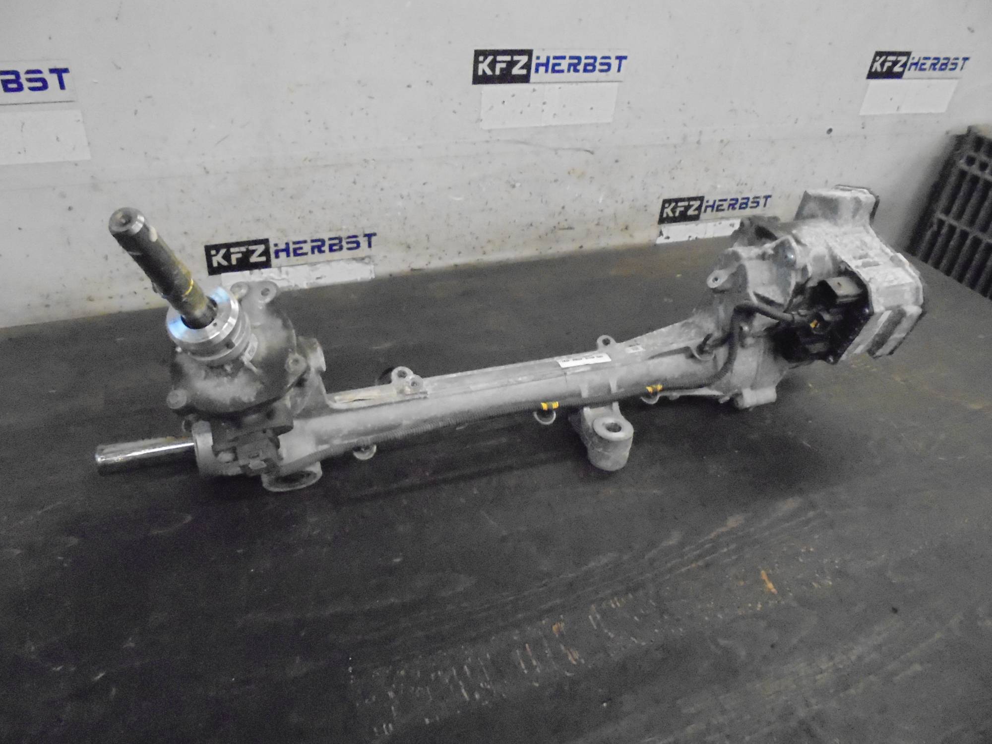 Steering rack VOLVO V40 Hatchback (525) D3 12872246 | B-Parts