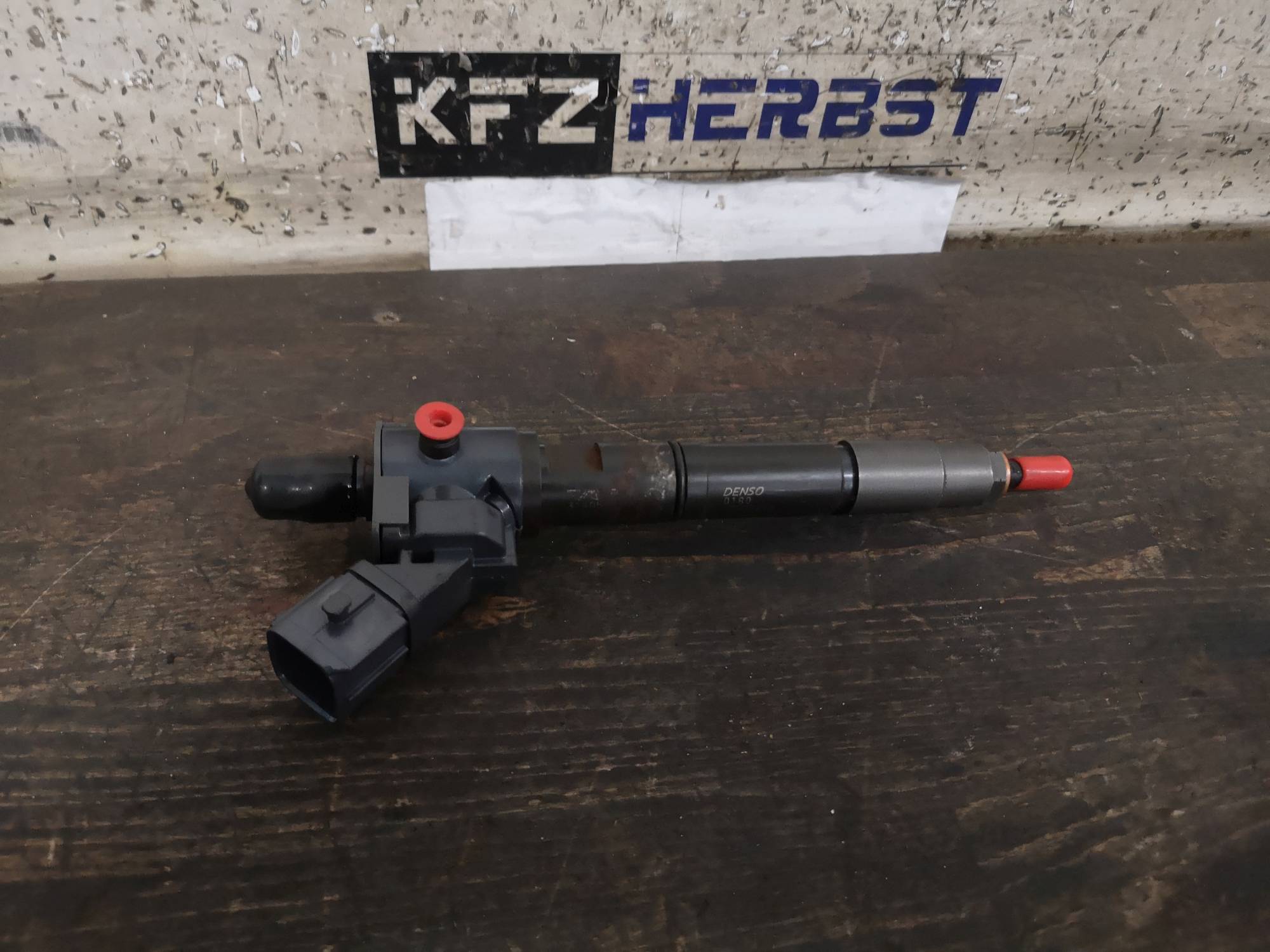 Injector VOLVO XC60 I SUV (156) D4 12880530 | B-Parts