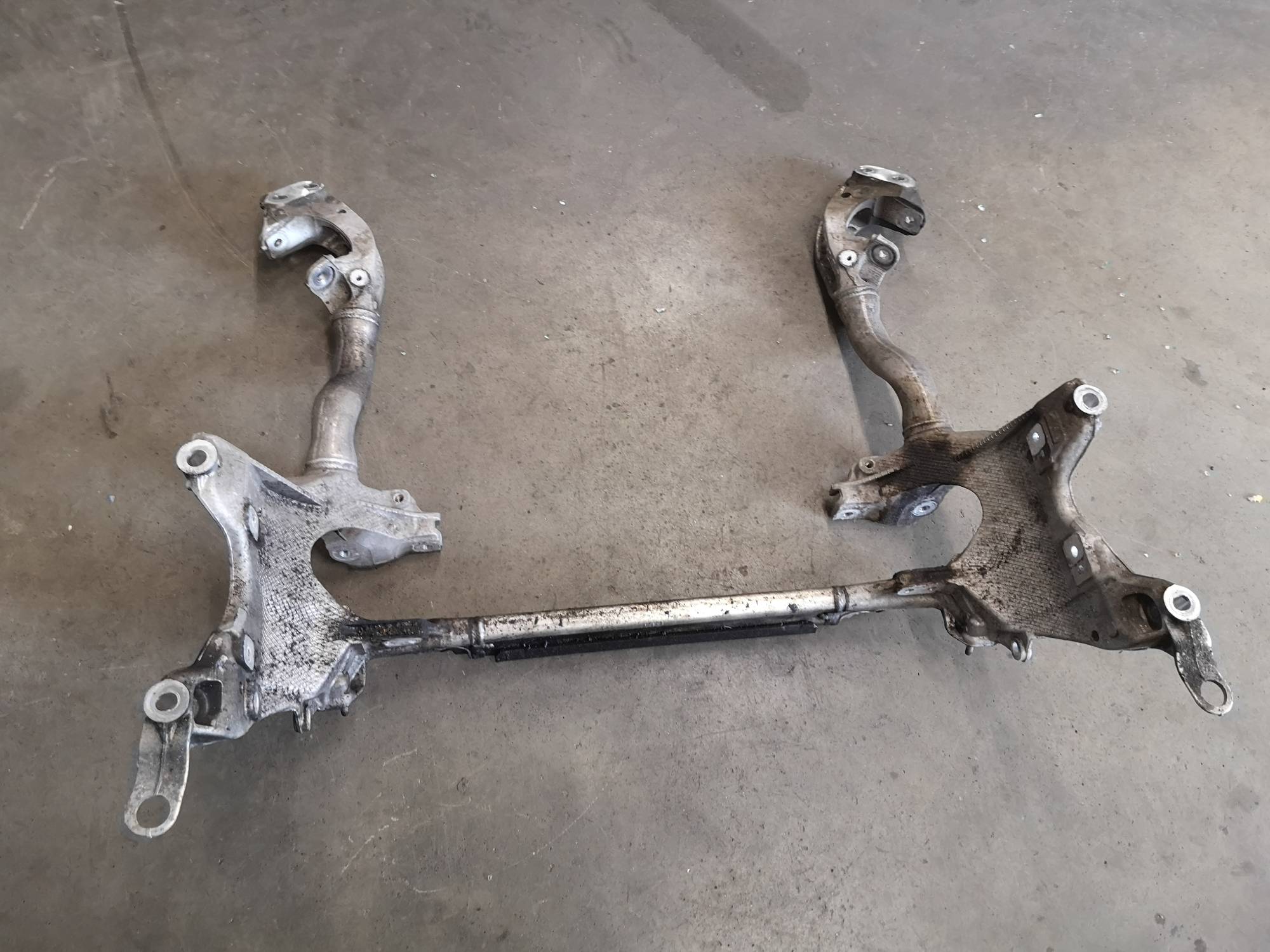 Berceau moteur AUDI A4 B8 Avant (8K5) 3.0 TDI quattro 13443607 | B-Parts