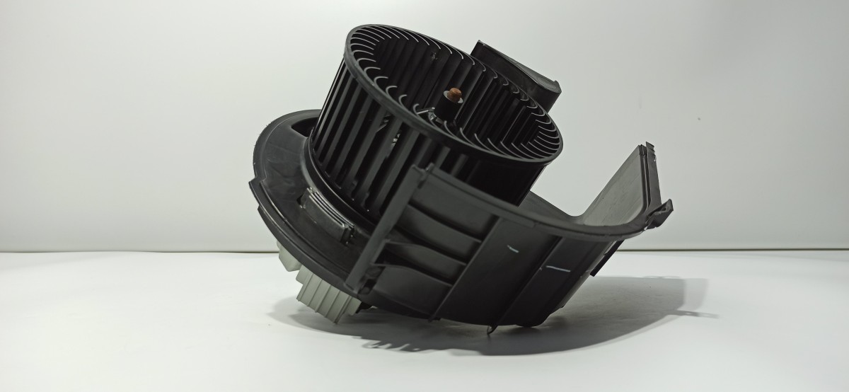 Heater blower motor BMW X5 (E70) xDrive 30 d 9401750 | B-Parts