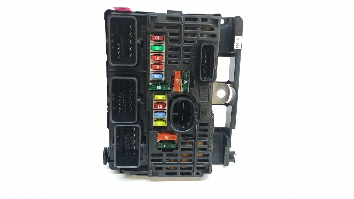 Fuse box PEUGEOT 407 SW (6E_) 2.0 HDi 135 10977760 | B-Parts