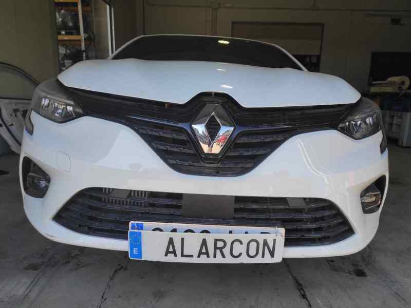 Front bumper RENAULT CLIO V (B7_) 1.0 TCe 100 (B7MT) 8298039 | B-Parts