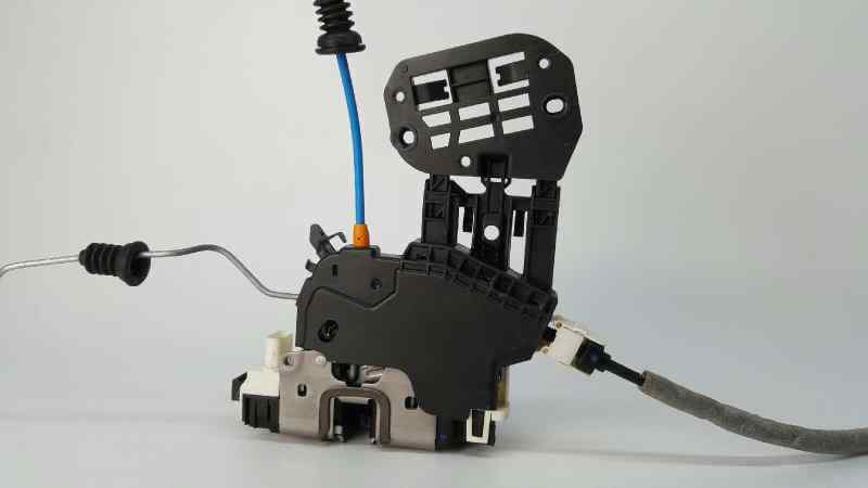 Front left lock MERCEDES-BENZ CLA Coupe (C117) CLA 200 CDI / d (117.308 ...