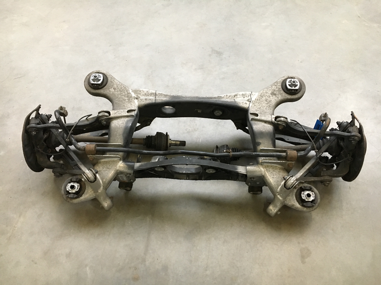 Rear axle MERCEDES-BENZ S-CLASS (W221) S 500 (221.071, 221.171) 2716489 ...