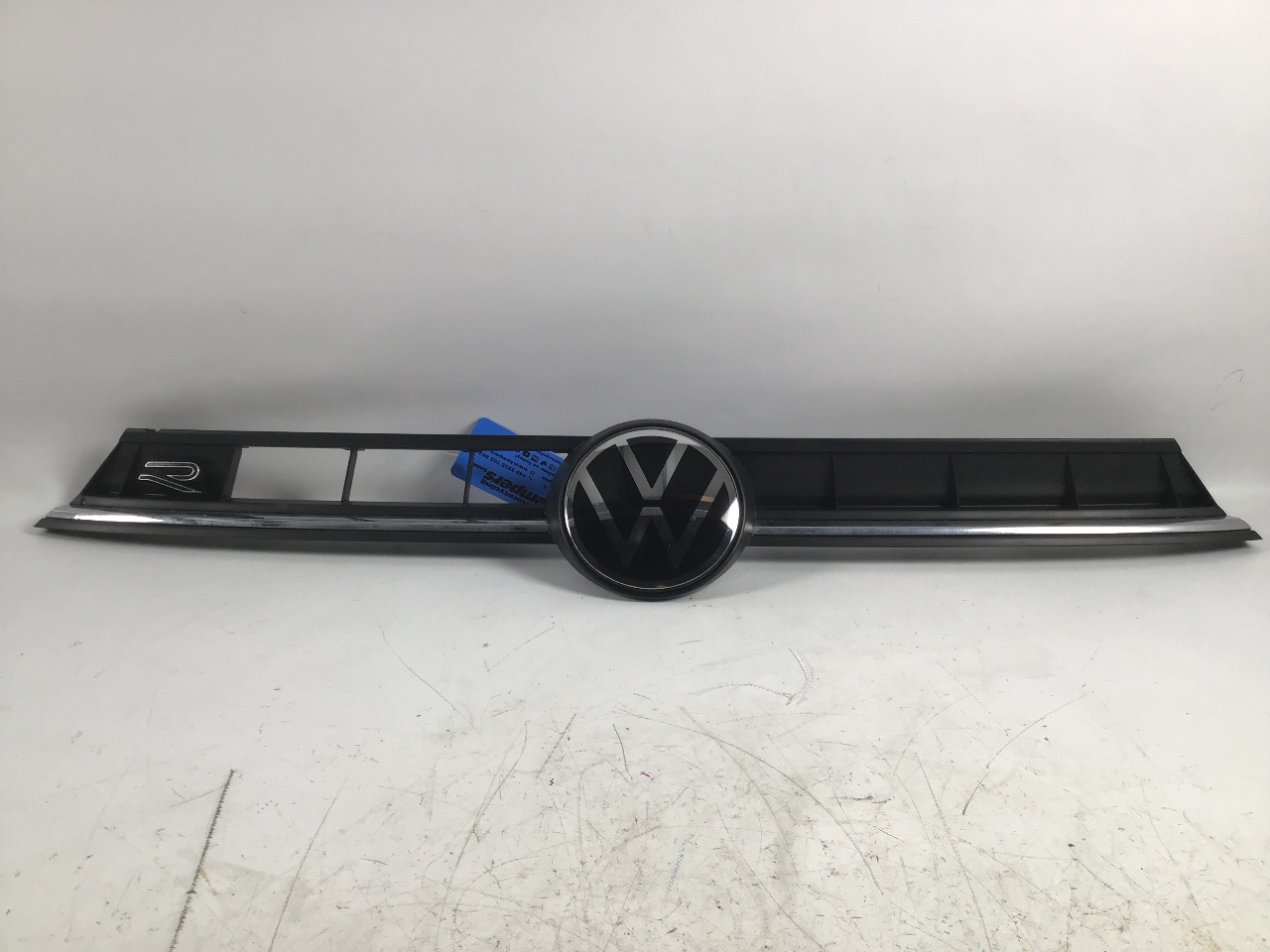 Rejilla delantera VW POLO VI (AW1, BZ1, AE1) 1.0 TSI 10618256 | B-Parts